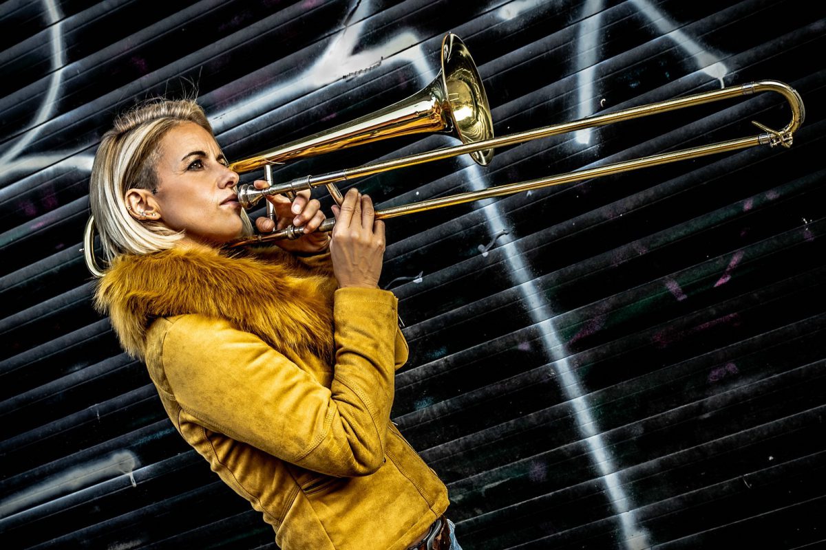 Új albumával koptatja a macskaköves utcát Susan Blake - Szentesi Mozaik