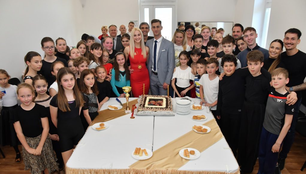 Köszöntötték az Európa-bajnok Rónyai Zoltán és Busa Dóra párost ...