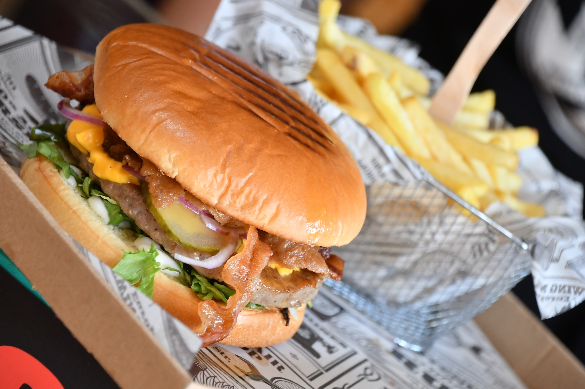 Harapj bele a vagányságba! KP burger – a streetfood új generációja ...