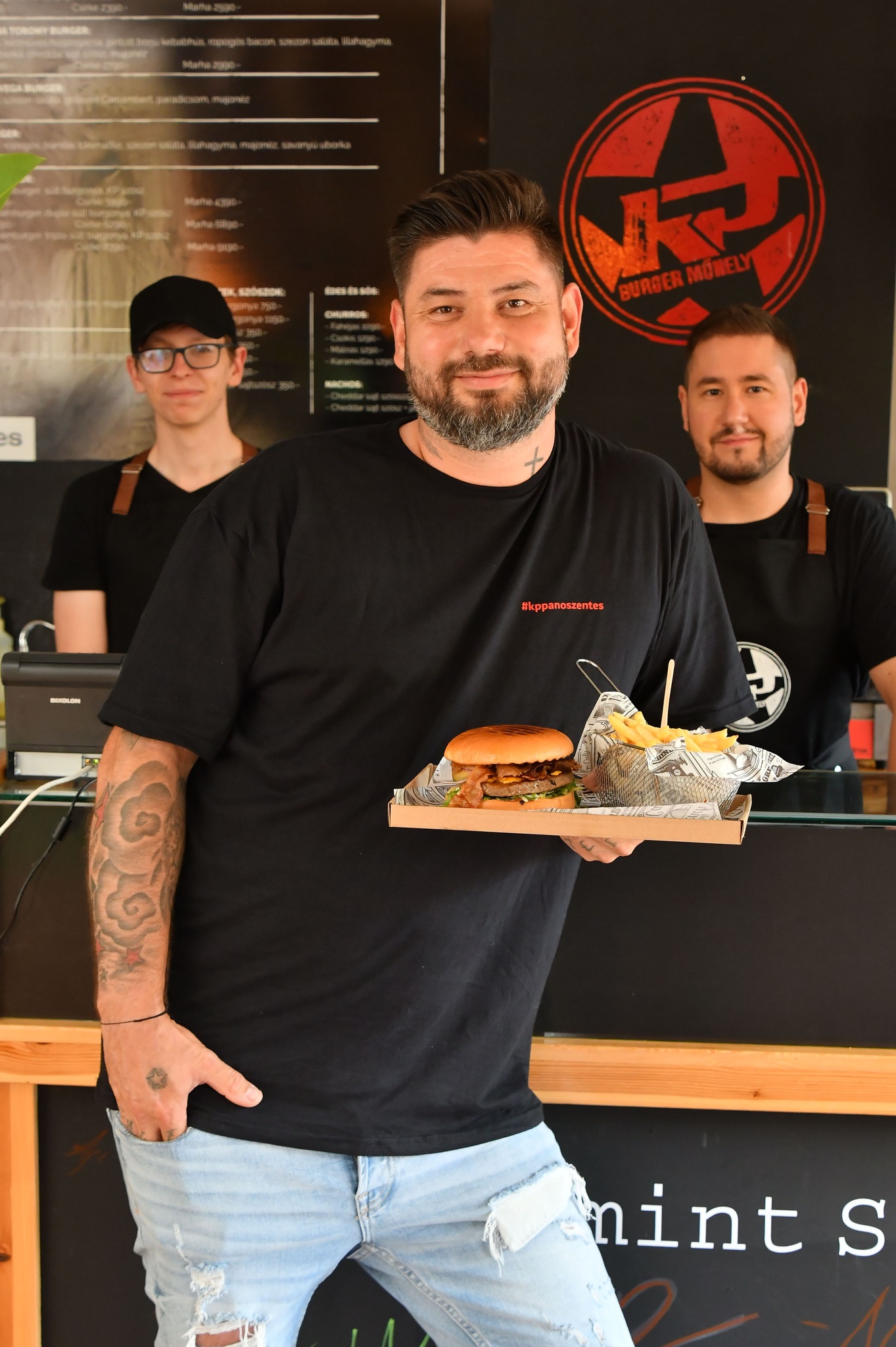 Harapj bele a vagányságba! KP burger – a streetfood új generációja ...