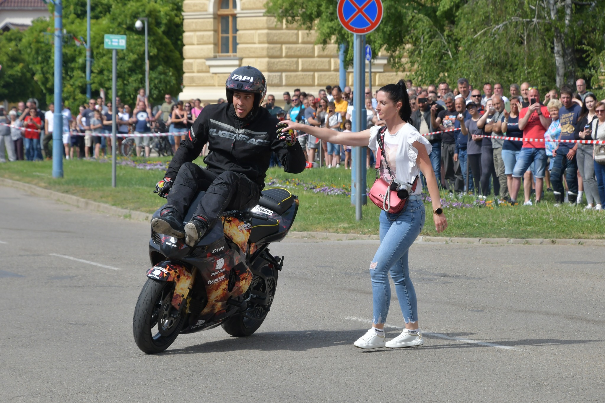Tűz, füst és adrenalin – Tápai Tamás motoros kaszkadőr show-ja ...